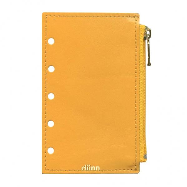 ミニ5サイズのシステム手帳用アクセサリーシリーズのジッパー付ポーチです。手帳を財布として使う方にぴったり。 ポーチ内にはクレジットカードも収納可能です。dunnで使用している革は約05mmと極薄に漉かれています。革の表面である銀面を残すこと...
