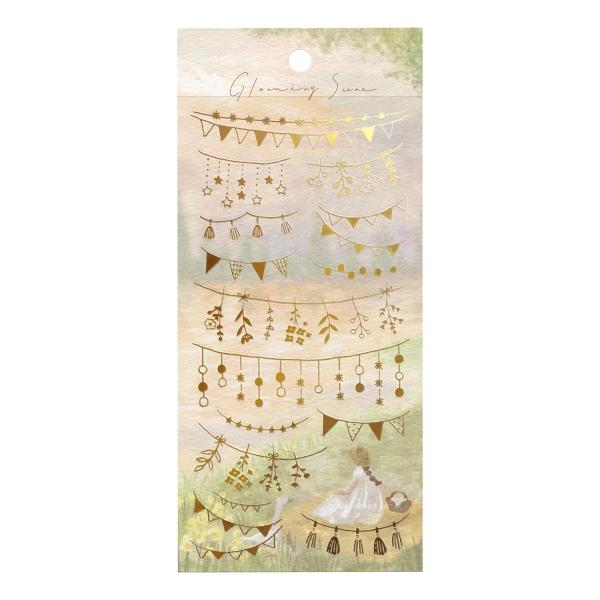 綺麗なイラストが描かれた台紙一面に、箔押しのピースがはまっています。ガーランド柄のピースは定番テーマのシンプルなデザインとなっています。: 600000022920: 200000003894: