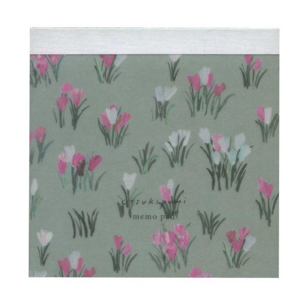 表と裏が異なる質感の紙を仕様した、ほんのり透ける柄がかわいいメモパッド！！表紙はトレーシングペーパー、本文紙は表面がざらざら、裏面がツルツルの紙を使用されています。紙の裏面に図案が印刷してあるのでオモテからの透け感が楽しめます。ラッピングの...