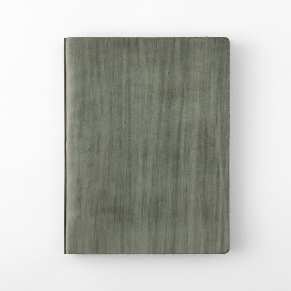 デザインフィル社のブランド「PLOTTER/プロッター」のレザーバインダー。待望の「ホースヘア」シリーズがVer2として登場！繊細なホースヘアーをイメージしたラインを職人の手で一枚一枚丁寧にスクラッチして起毛させたフルハンドメイドレザー。た...