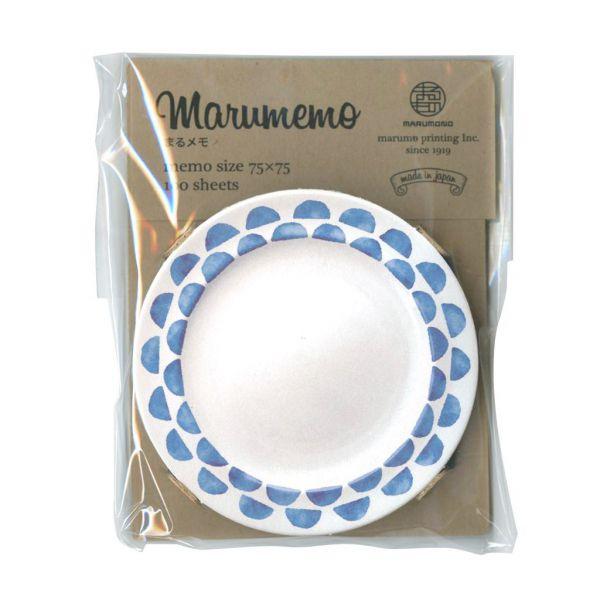 向きにこだわらず書ける北欧風のお皿デザインの円形メモパッドです。印刷屋の職人の製本技術によって作られました。裏面もちゃんとお皿の裏のようなデザインになっています。メッセージを添えて友人に渡したり、今日の献立を書いたり、コースターに使ったりな...