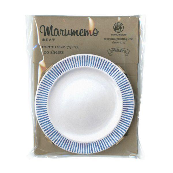 向きにこだわらず書ける北欧風のお皿デザインの円形メモパッドです。印刷屋の職人の製本技術によって作られました。裏面もちゃんとお皿の裏のようなデザインになっています。メッセージを添えて友人に渡したり、今日の献立を書いたり、コースターに使ったりな...