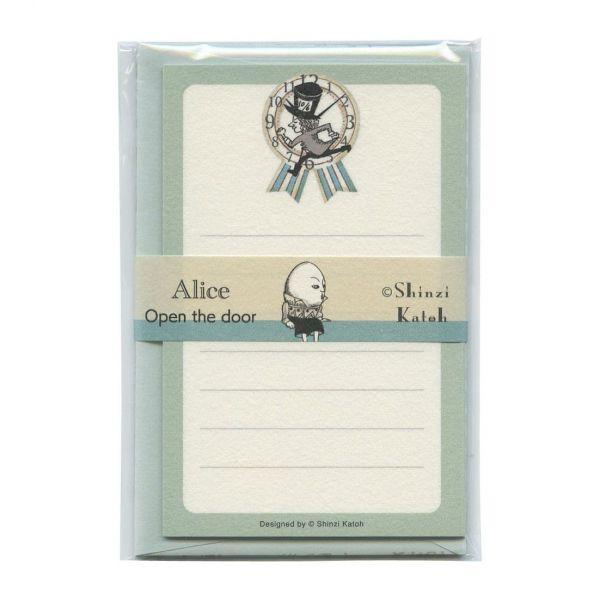 童話「不思議の国のアリス」の世界を「Shinzi Katoh /シンジカトウ」が様々なタッチで表現しました。魅惑のアリスワールドをモチーフにしたイラストをステーショナリーに仕上げました。アリスワールドの住人たちの魅力がギュっと詰まったミニレ...