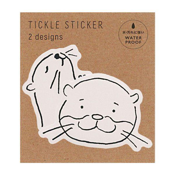 どこかで見た覚えがあるかもしれない、ステーショナリーブランド「MATOKA」で人気の絵柄がダイカットステッカーになりました。思わずクスリと笑ってしまいそうなゆるいタッチのティックルシリーズの「カワウソ」です。水や汚れに強いラミネート加工。ス...