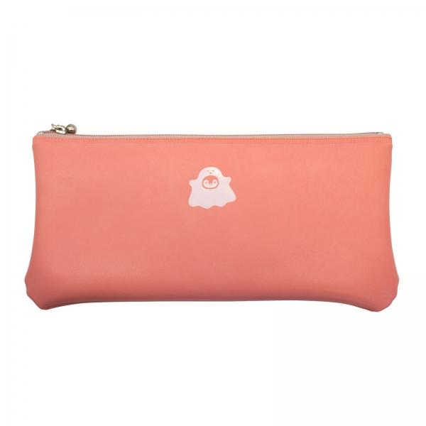 太っちょペンギンの赤ちゃんがおばけに変装した「着ぐるみおばけ」、真夜中に人間のお家にいたずらしにやってくるおばけたちの「おばけハウス」がステーショナリーシリーズになりました。おばけのワンポイントが箔押しされた、大きめのフラットタイプのペンケ...