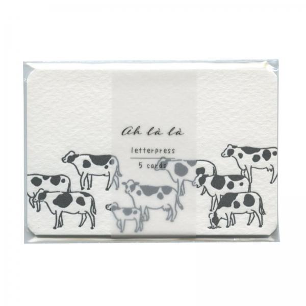 どうぶつ…?たちが行列を作るミニサイズのメッセージカードです。いつもは書くことが思いつかない方も、動物たちが行列を作ってくれている間にメッセージを思いつくかもしれません。活版印刷のカードなので厚手でしっかりとした作りになっています。※裏面は...