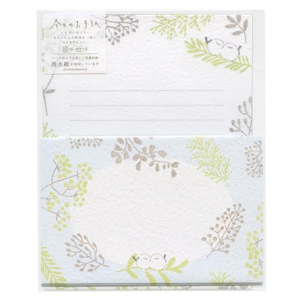 レースのように美しい「落水紙」を使用した美濃和紙のレターセットです。水滴模様の透かしがある美濃和紙を使用した上品な仕上がりで、柔らかく温かい質感をお楽しみ頂けます。便箋:6枚(縦178×横136mm)封筒:3枚(縦95×横142mm): 6...