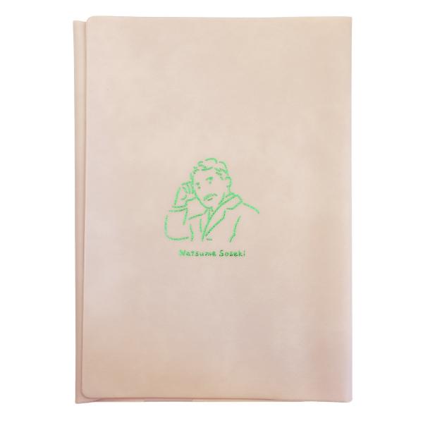 誰もが知っている文豪たちをラフなタッチでアレンジしたシックなデザインのブックカバー。幅105×縦157×厚み25mmまでの文庫本に対応しています。しっとりとした手触りで持ちやすく、カバンの中でもかさばらないシンプルでスリムな仕上がり。読書の...