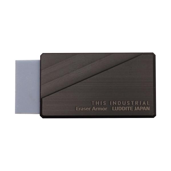 アルミ削り出しの消しゴムケースです。文房具好きにはたまらないLudditeさん拘りのアイテム。アルミ削り出しのソリッドな質感をしているが、角のテーパー処理は丁寧に行われているので手に馴染みます。替え消しゴムは LDPL-ES-27(ラダイト...