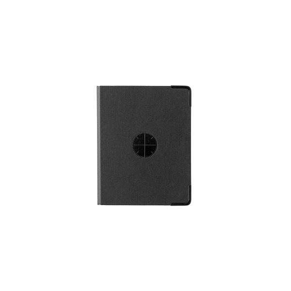 思いついたアイデアをストックし、次の思考へ導くリフィルストレージ。上品な織り目のエンボス加工を施した耐久性のある素材クロスペーパーを使用したシンプルなデザインのアーカイブ用ファイルです。軽くて丈夫、リフィルを出し入れしやすい、長く使える仕様...