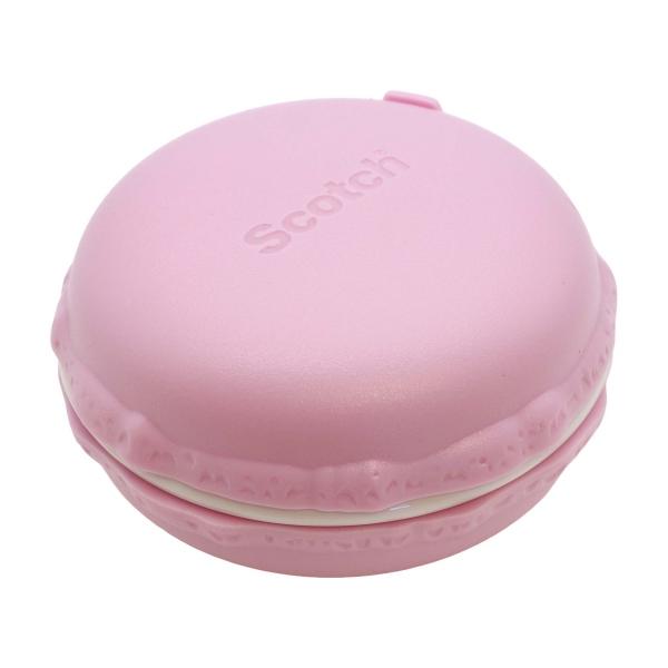 マカロン型のディスペンサーに入ったメンディングテープです。手のひらにコロンと収まるサイズ。カッター部分が収納できるので、安全に持ち運びができます。メンディングテープは貼ると目立ちにくいつや消し加工のため、補修や貼り付けにおすすめ。長期保存に...