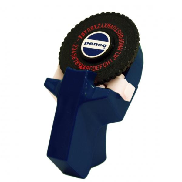 回して「ガチャン」で自分だけのオリジナルラベルが作成できるPENCOのラベルメーカーです。?ファイルにインデックスを付けたり、持ち物に名前を入れたり、日付を入れて貼るなど気軽に楽しく作業ができる優れもの。9mm幅テープ仕様、付属品:小文字用...