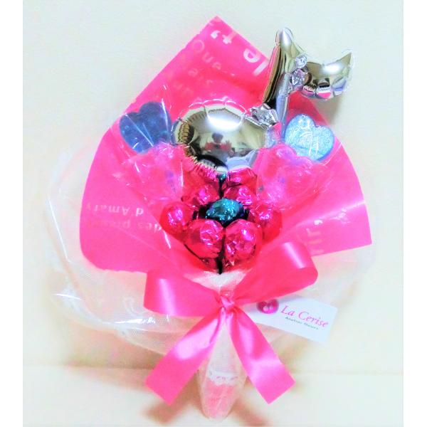 丸美を帯びた美しい形が魅力的な可愛らしい音符のバルーンは発表会に人気です。キャンディで作ったフラワーもポイントです。バルーン　1本棒付きキャンディ　 ４本クラシエ チュッパチャプス　7本大きさ　20cm×8cm×30cm※当店のキャンディブ...