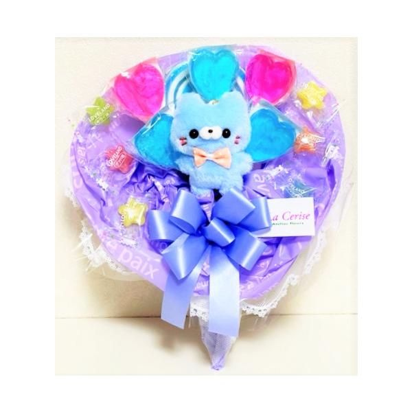 ハートのキャンディのアレンジです。かわいいネコさんがポイントです。BIGグルグル棒キャンディ　1本棒付きキャンディ　 5本スターキャンディー　6個大きさ　20cm×8cm×30cm※当店のキャンディブーケは賞味期限半年以上の素材を使用してお...