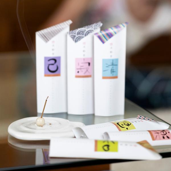 スピリチュアル・カウンセラーのミサキ氏に監修を依頼し、よりよい波動へシフトする為のお香です。内容量：3色各5本の15本入り長さ：約6〜6.3cm燃焼時間：約14分・和　　地球との調和、人々や動植物との調和。繋がることでハーモニーが生まれ ク...