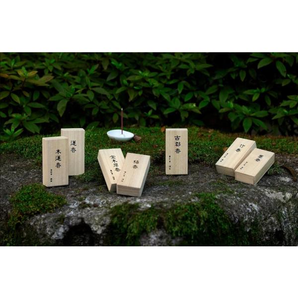 内容量  スティック30本入りサイズ  外装：約97×48×22mm燃焼時間 約15-17分墨香 書道の墨をイメージした、透明感のあるすっきりした香り。白檀、ムスク、龍脳等を調合した香り。竹香 竹林の持つ静寂さと清々しさをイメージした清涼感...