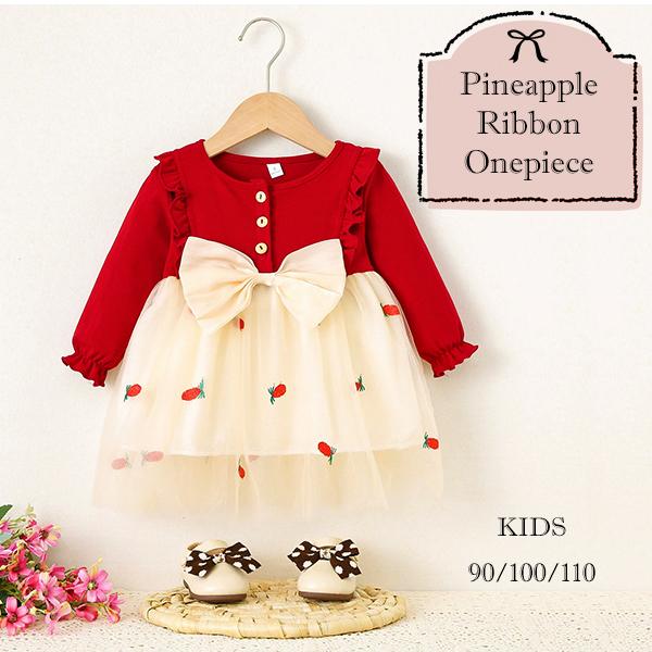 【商品名】パイナップルリボンワンピース【おすすめポイント♪】大きなリボンがアクセント！華やかで可愛いキッズワンピースふんわり広がるAラインのシルエットに、ウエストの大きなリボンが目を引く女の子らしいデザイン。スカート部分は透け感のあるシフォ...