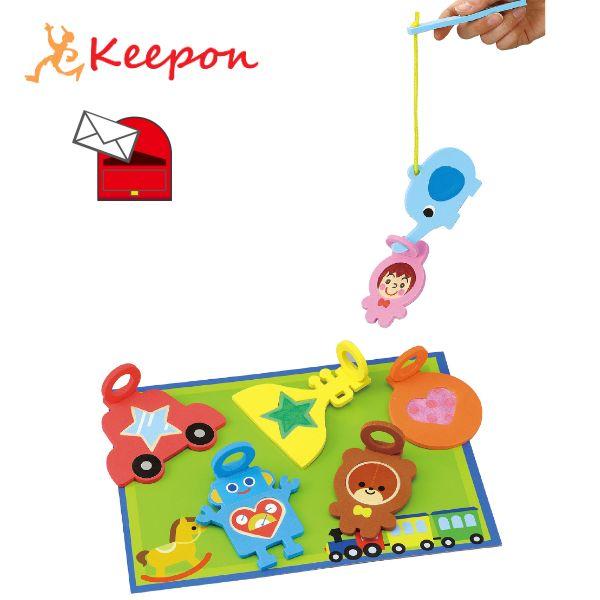 木製パーツに柄や顔を描こう！欲しいおもちゃを釣りあげよう！商品サイズ/プレイシート：210×290mm、シール：145×210mm材質/EVA、木