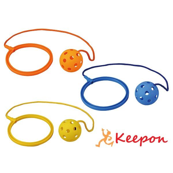 みんなで回すとカラフル！ポップな色のスキップ！リングに足を通してボールを回す、カラフルなスキップです。商品サイズ/ボール:φ71.5mm、ひも：520mm、リング内径：φ130mm材質/PP、ポリエステル