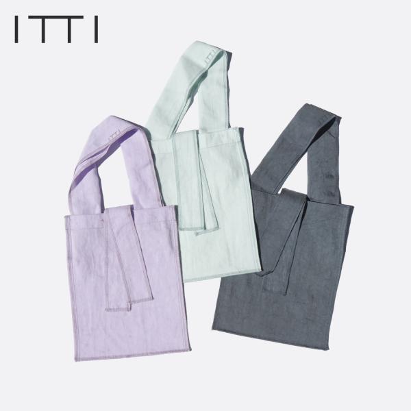 ― 服のように仕立てた インサイドアウトトートITTI（イッチ）の MARY INSIDE OUT TOTE - S / CERATO BRIGHT - 25Q3 は、裏返したような構造が特徴のワンショルダートートバッグです。 デザイン性と...