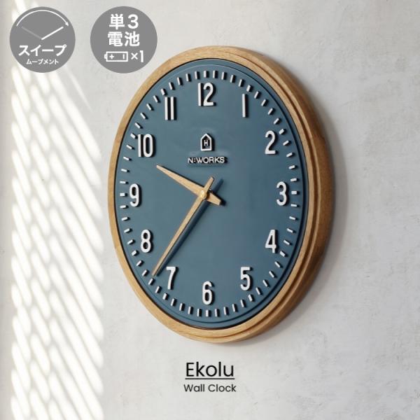 深みのあるネイビーの文字盤に味わいのあるアカシアを使ったウッドフレームを合わせてハンサムなデザインに仕上げたウォールクロックです。デザインのポイントは段差。数字やインデックスは文字盤からせり出すように、ウッドフレームには家具のようなしつらえ...