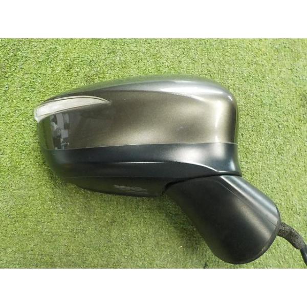 部品管理番号：251201000113500メーカー純正品番：K072-69-121A部品名：右サイドミラー部品区分：リサイクル品管理品番：M-4-1B部品カラー：ガンメタ車名：ＣＸ−５車両タイプ名：5DJワゴン通称型式：KE2FW認定型式...