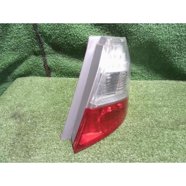 **** 商品説明を必ずご確認ください ****部品管理番号：220519000115500部品メーカー：スタンレー部品名：右テールランプ部品メーカー品番：P7612部品区分：リサイクル品車名：フィット車両タイプ名：5ドアハッチバック通称型...