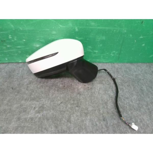 **** 商品説明を必ずご確認ください ****部品管理番号：240904000313500メーカー純正品番：96301-5VA0A部品名：右サイドミラーメーカー代替品番：96301-5VA0B部品区分：リサイクル品管理品番：A-6-1■車...