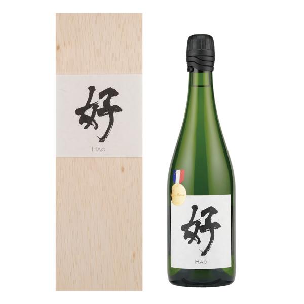 高知県嶺北地方産の酒造好適米『吟の夢』を使用し、恵まれた自然環境の中で丹念に仕込んだ純米大吟醸酒をスパークリング日本酒に致しました。細やかな泡立ち、エレガントな味わい。幅広い料理との相性に優れ、食中酒として楽しめるスパークリング日本酒です。...