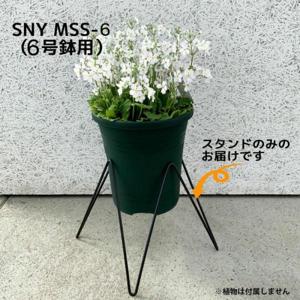 安心の日本製。ありそうで無かった鉢スタンドです。地面と少し隙間が空くことで、ナメクジや虫などが入りにくくなります。通気性も良くなって、いいことづくめ！イチゴなども土に触れないので、腐ったり虫が入ったりしにくくなりますよ。こだわりポイント・・...