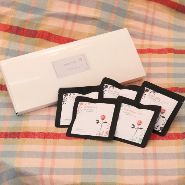 お母さんへ、感謝を込めて贈る母の日ギフト薔薇の時間ローズティアソートセット「味わって楽しむ」母の日ギフト。華やかな香りとやさしい甘さが、日常のひとときを特別な時間に変えれくれます。バラの花びらを贅沢に使用した風味の違いを楽しめるローズティー...