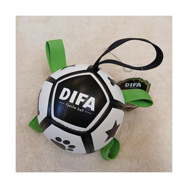 家族みんなで遊べるサッカーボール型のドッグトーイ。たくさんのタグがついているのでくわえやすくパピーからシニア・幅広い犬種の愛犬が楽しめます。DIFA（ディファ）ファミリエボールで一緒に遊ぶことで家族全員の絆をより深め、ベストチームへと導きま...