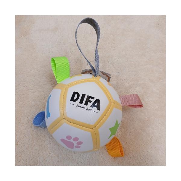 家族みんなで遊べるサッカーボール型のドッグトーイ。たくさんのタグがついているのでくわえやすくパピーからシニア・幅広い犬種の愛犬が楽しめます。DIFA（ディファ）ファミリエボールで一緒に遊ぶことで家族全員の絆をより深め、ベストチームへと導きま...