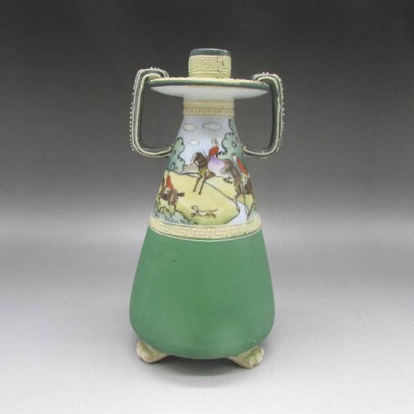 オールドノリタケのハンティング文キャンドルホルダーです。1891年頃〜1915年頃に欧米に輸出されたものが、約100年の時を経て日本に里帰りしてきました。これらは「里帰り陶磁器」又は「里帰り品」として、現在では再現不可能と言われている高い技...