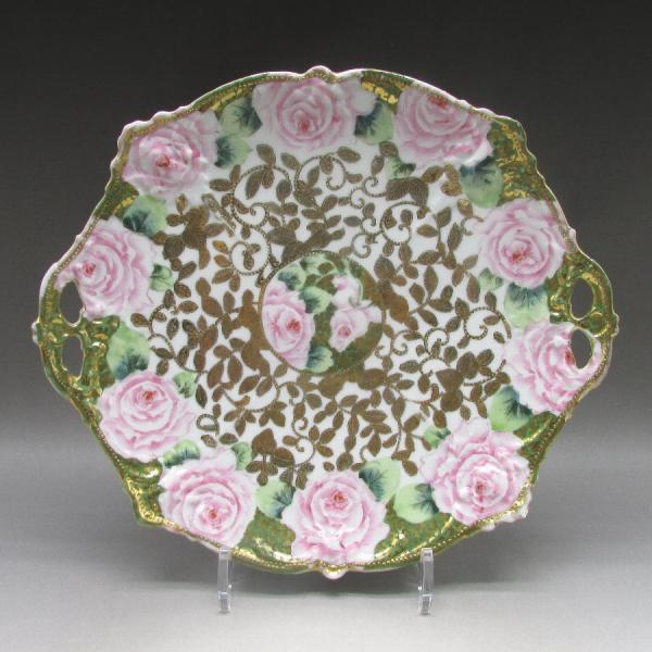 オールドノリタケの金彩薔薇文把手付皿です。1891年頃〜1915年頃に輸出されたものが、約100年の時を経て日本に里帰りしてきました。これらは「里帰り陶磁器」又は「里帰り品」として、現在では再現不可能と言われている高い技術や装飾性などから世...