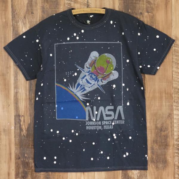 JUNK FOOD ジャンクフードメンズ 丸胴 TシャツNASA SPACE SHUTTLE スペースシャトルジャンクフードからNASAをテーマにした一着が登場。ブラックボディに散らされたホワイトのスプラッター加工が、銀河を突き進むシャトル...