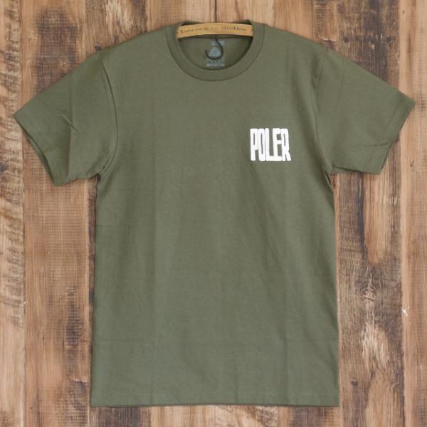 POLER ポーラーメンズ TシャツTIRED BOY TEE 丸胴 モスグリーンポーラーから独創的なグラフィックが際立つ一枚が登場。深みのあるモスカラーのボディに、ユーモア溢れる表情のキャラクターがプリントされたブランドらしいデザインです...