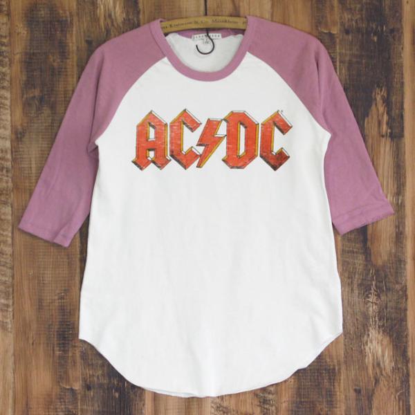 JUNK FOOD ジャンクフードAC/DCレディース 5分袖 ラグラン TシャツAC/DCの金字塔「BACK IN BLACK」ツアーデザインを採用した、こなれ感抜群のラグランTeeです。5分袖仕様のボディーは、通常のレディースラインより...