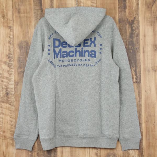 Deus Ex MachinaデウスエクスマキナEXTREMITY HOODIEプルオーバーパーカー定番のグレーに単色ロゴを配した一着。両面プリントながらシンプルにまとめられ、どんなコーデにも馴染む抜群の使い勝手を誇ります。素材はオーガニッ...