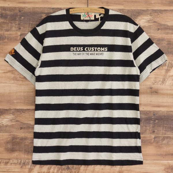 Deus Ex Machina デウスエクスマキナHEMP STRIPE TEE Box Fitメンズ ボックス Tシャツ 麻（ヘンプ）55%・綿45%のブレンドボディが特徴の「HEMP STRIPE TEE」。驚くほど軽やかで涼しい着心地...