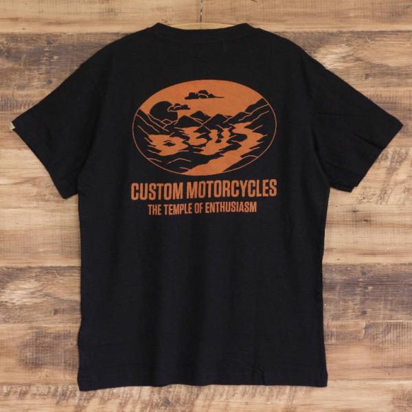 Deus Ex Machina デウスエクスマキナSprout Tee Box Fitメンズ ボックスTシャツ「Sprout Tee」は麻（ヘンプ）55%と綿45%をブレンドしたTシャツで、軽やかで通気性の良い着心地が特徴です。麻特有のムラ...