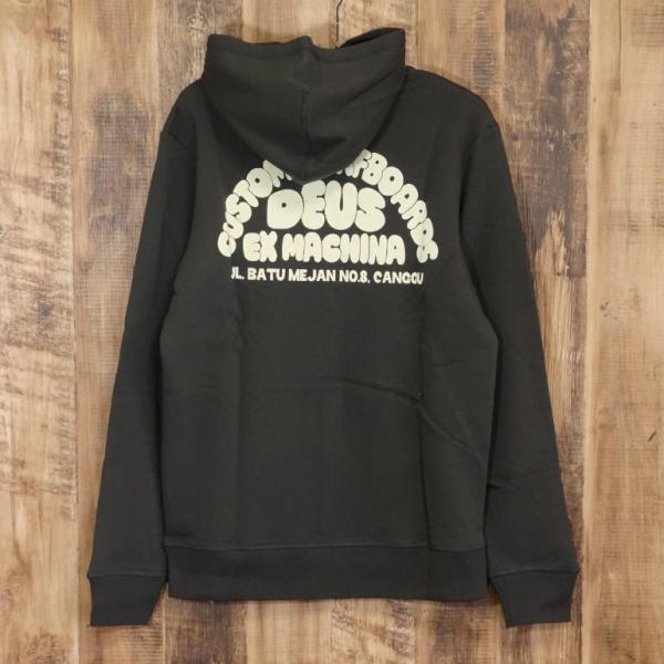 Deus Ex MachinaデウスエクスマキナCANGGU SURF HOODIEメンズプルオーバー パーカーDEUSの聖地、バリ島「チャングー」の名を刻んだアドレスデザインの一着。ブランドの旗艦ショップも構える特別な場所を舞台にした、ア...