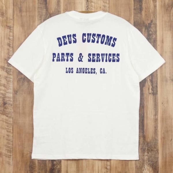 Deus Ex MachinaデウスエクスマキナOLD TOWN TEEボックス Tシャツ メンズクラシックなタイポグラフィが印象的な「OLD TOWN TEE」です。綿とポリエステルの混紡生地にストーンウォッシュ加工を施し、着始めから柔ら...