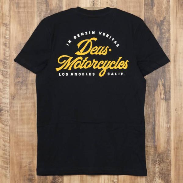 Deus Ex MachinaデウスエクスマキナRIDE OUT TEEメンズ Tシャツブラックボディに鮮やかなイエローが映える、踏切カラーが印象的な「RIDE OUT TEE」です。強いコントラストを洗練されたテキストデザインに落とし込み...