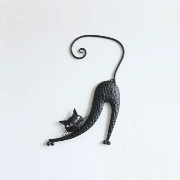かわいい猫モチーフのウォールデコレーション。お部屋のちょっと空いた壁スペースに飾るだけで、空間にやさしいアクセントを加えてくれるインテリアアイテムです。軽量設計なのでピンなどで簡単に取り付けでき、手軽にお部屋の雰囲気を変えることができます。...