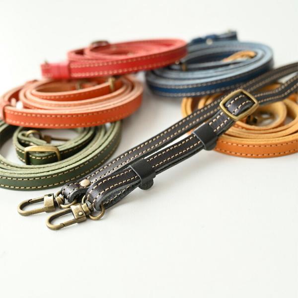 商品名：長さ調節可能 ショルダーストラップ 本革 栃木レザー 長さ調整ストラップ  ロングストラップ スマホショルダー 革 レザー おしゃれ メンズ プレゼント商品説明栃木レザー Sジーンズを使用した、長さ調節可能なストラップです。ストッパ...