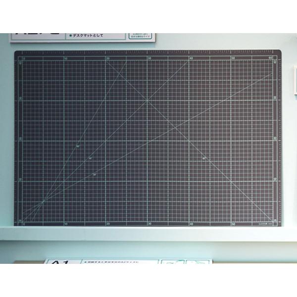 ※在庫ありの商品でも、店頭の在庫と共有しております為、取り寄せになる場合があります。ウォームグレー×ミントグリーンの落ち着いた色味で使いやすい。ロータリーカッターやカッターナイフを使うときに便利なマット。1cm方眼5mm単位補助目盛角度線あ...