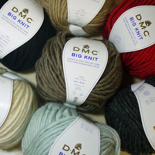 ※在庫ありの商品でも、店頭の在庫と共有しております為、取り寄せになる場合があります。秋冬毛糸※在庫品の為、ロットが揃わない場合があります。パッと目を引くサイズのファッショナブルなチャンキーヤーン。ウールとアクリルを引き揃えた甘く撚られた太番...