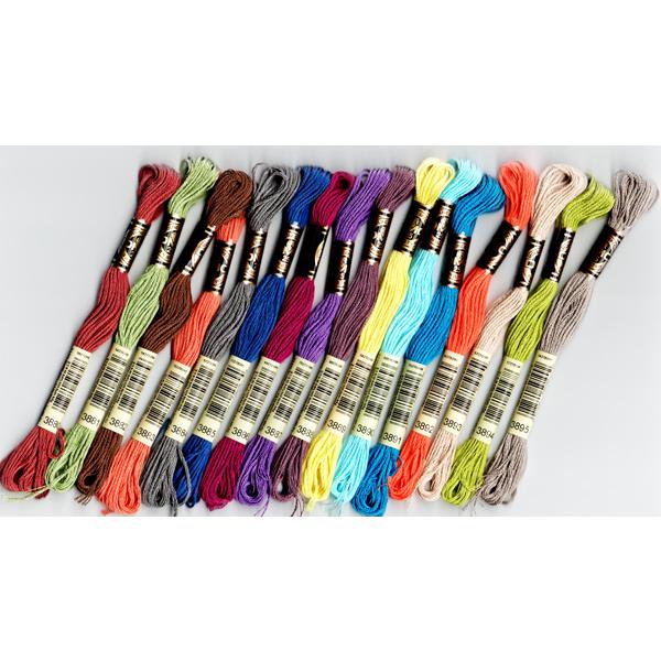 在庫限り廃盤色です世界中で愛されているDMCの２５番糸”Mouline Soecial”は、刺しゅう糸の代名詞になっています。エジプトの最高級繊維コットン100％で作られるその品質は高く評価されています。輝くような艶と洗っても色落ちしにくく...