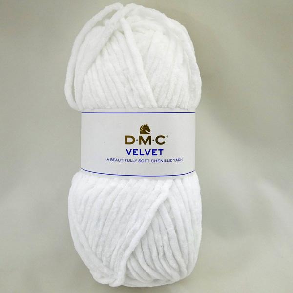 ※一部汚れがあります。ご了承の上、ご購入いただきますようお願いいたします。極太タイプの編地がベルベットの様になるモールヤーン。100ｇの大巻で1玉です。[素材] :ポリエステル100％[長さ・単位] :100g玉巻／約100m[使用針] :...